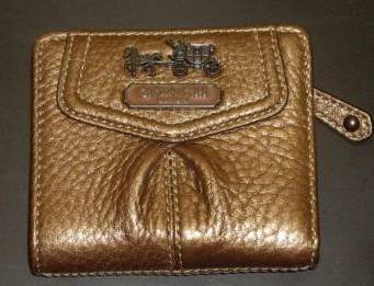 Bienvenue Baggeek!!: Coach Wallets in all sizes