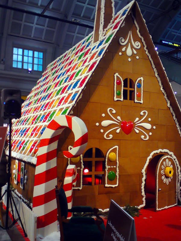 the world is the stage: gingerbread house