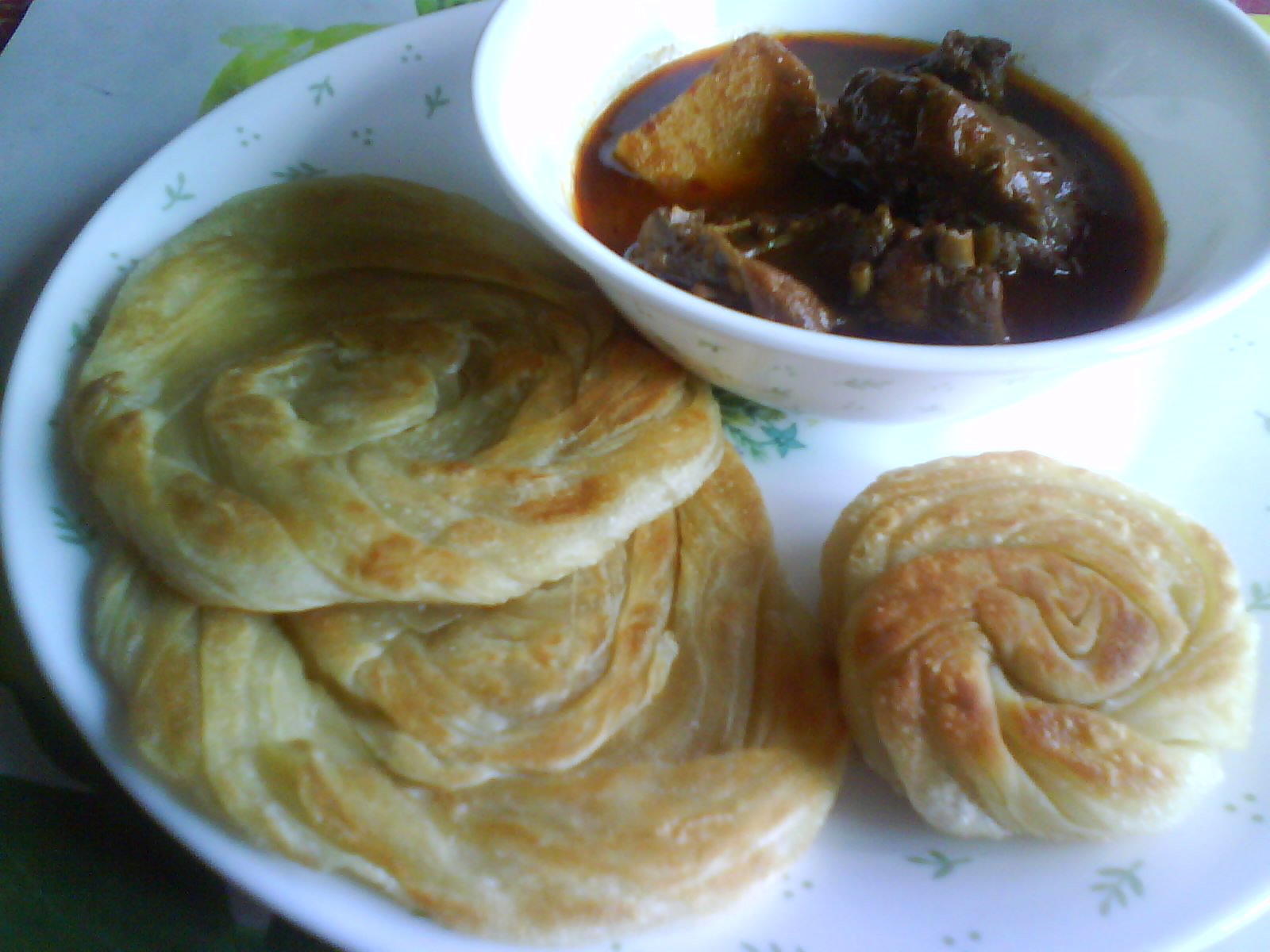 Menu: Roti Canai vs Roti Boom