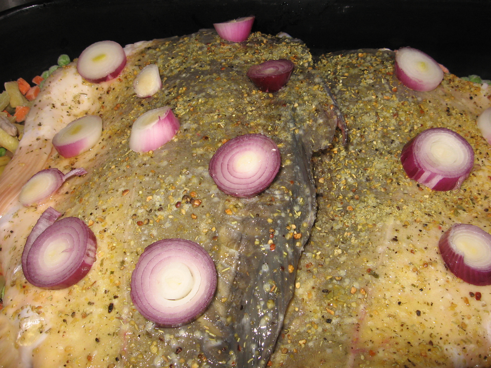 Daniela, bucatarie moldo-ardeleneasca: CRAP OGLINDA PE PAT DE LEGUME