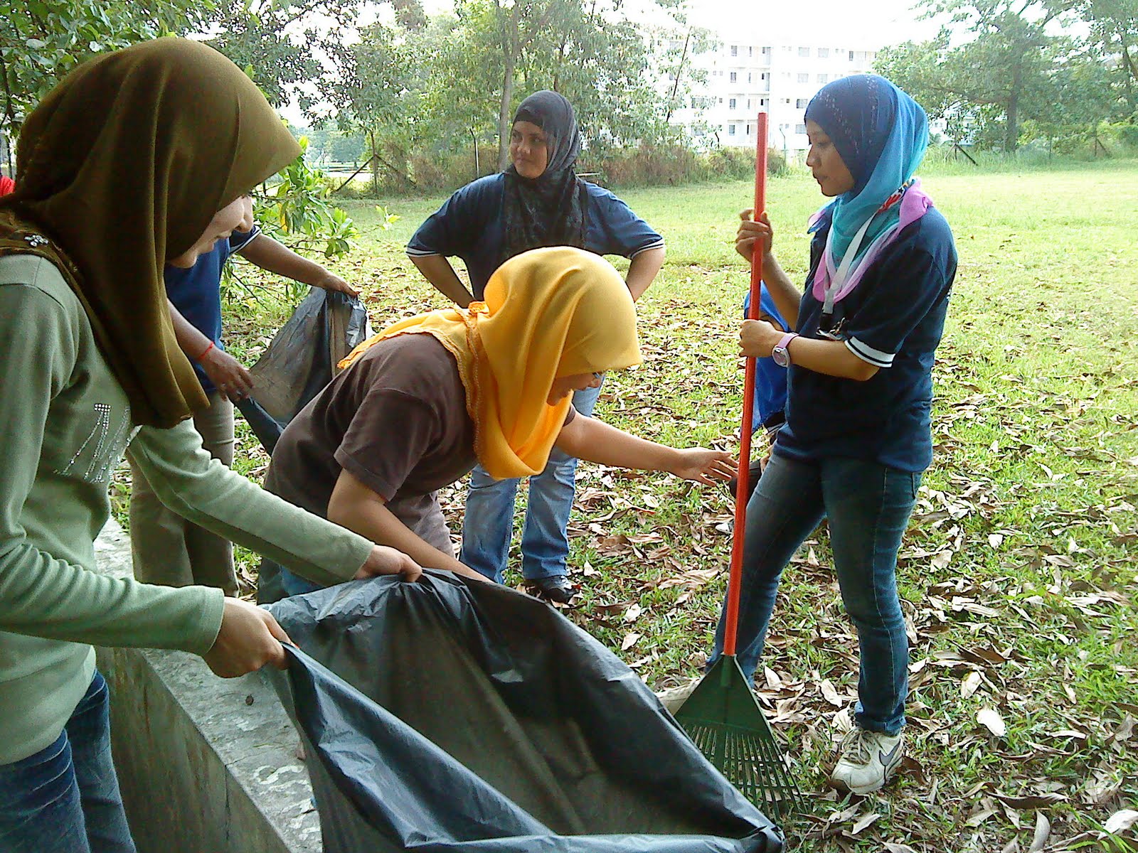 Deeanie's World: Aktiviti Gotong Royong Deeanie's World: Aktiviti Gotong Royong