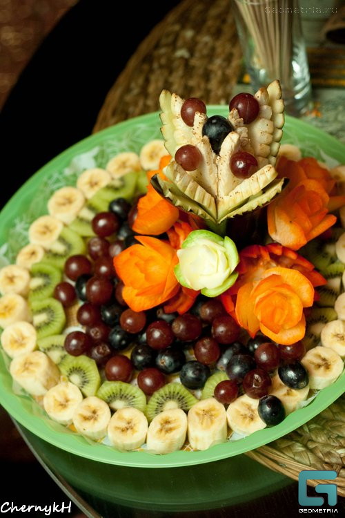 GarnishFoodBlog - Fruit Carving Arrangements and Food Garnishes: Party ...