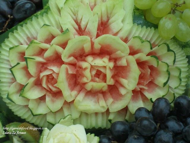 GarnishFoodBlog - Fruit Carving Arrangements and Food Garnishes ...