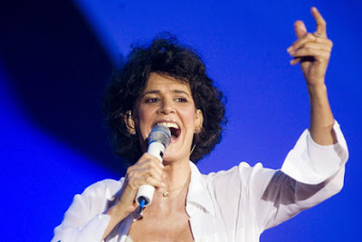 COMEMORAÇÕES NATALINAS - SIMONE COM A CANÇÃO ENTÃO É NATAL