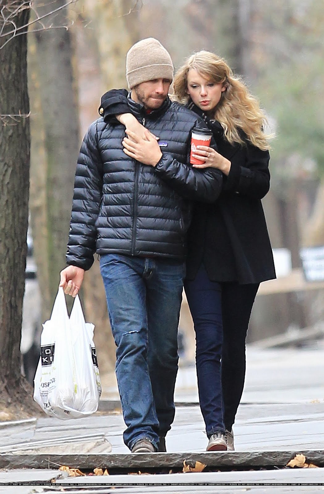 WEIRDLAND: Jake Gyllenhaal with Taylor Swift in Brooklyn - what does he ...