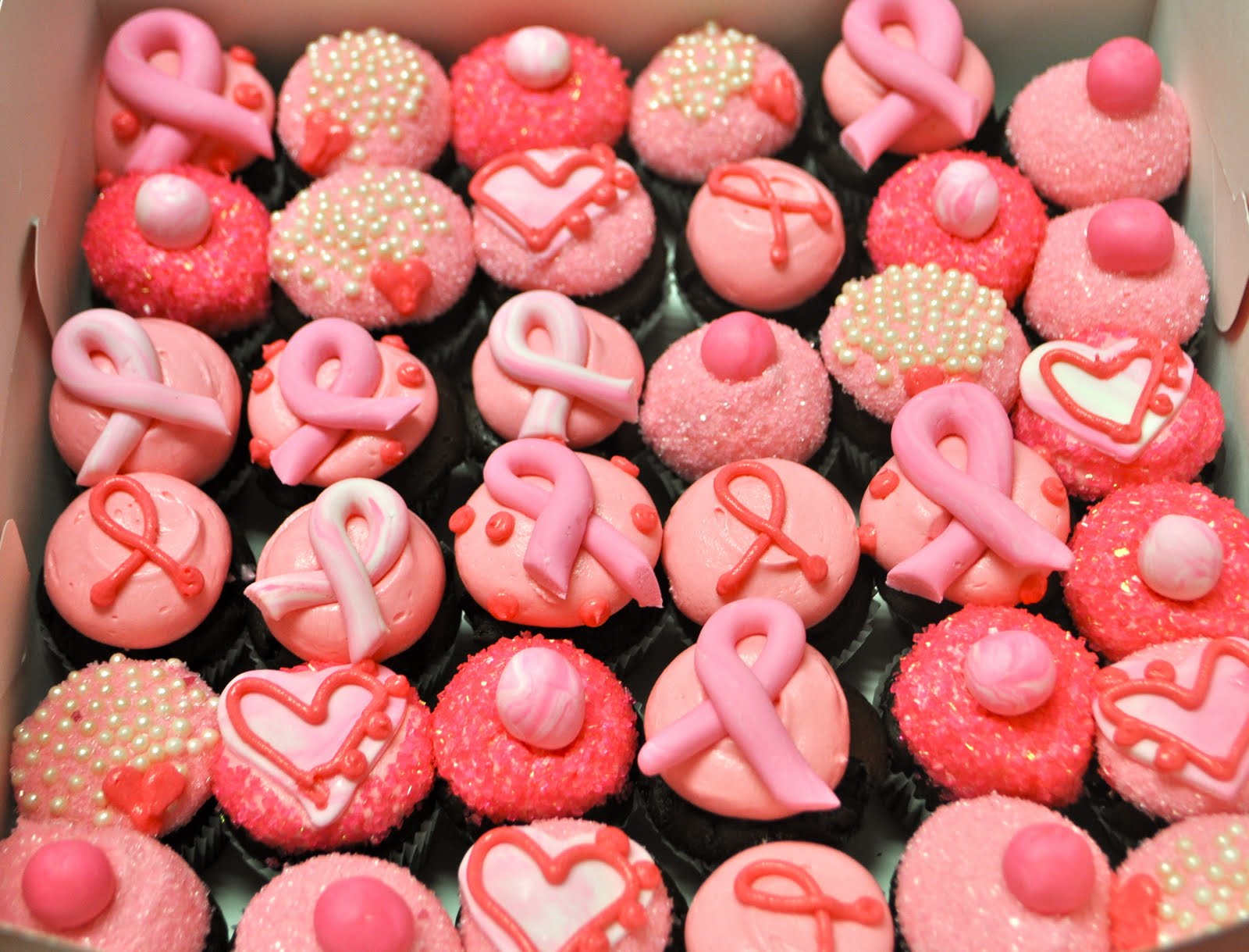 Leah's Sweet Treats: Pinked Out Cupcakes