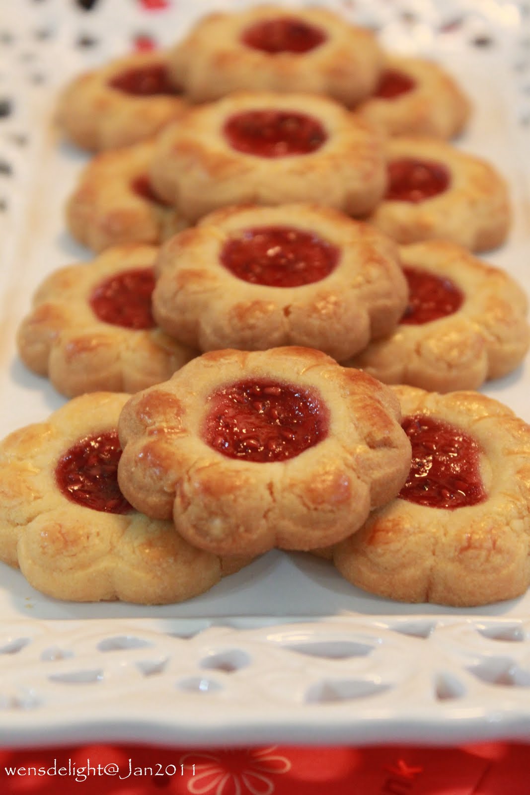 Wen's Delight: CNY Bakes 2011 - Jam Cookies