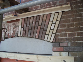 Vlierdenseweg 190: Getoogde rollaag maken, een heel gepuzzel!