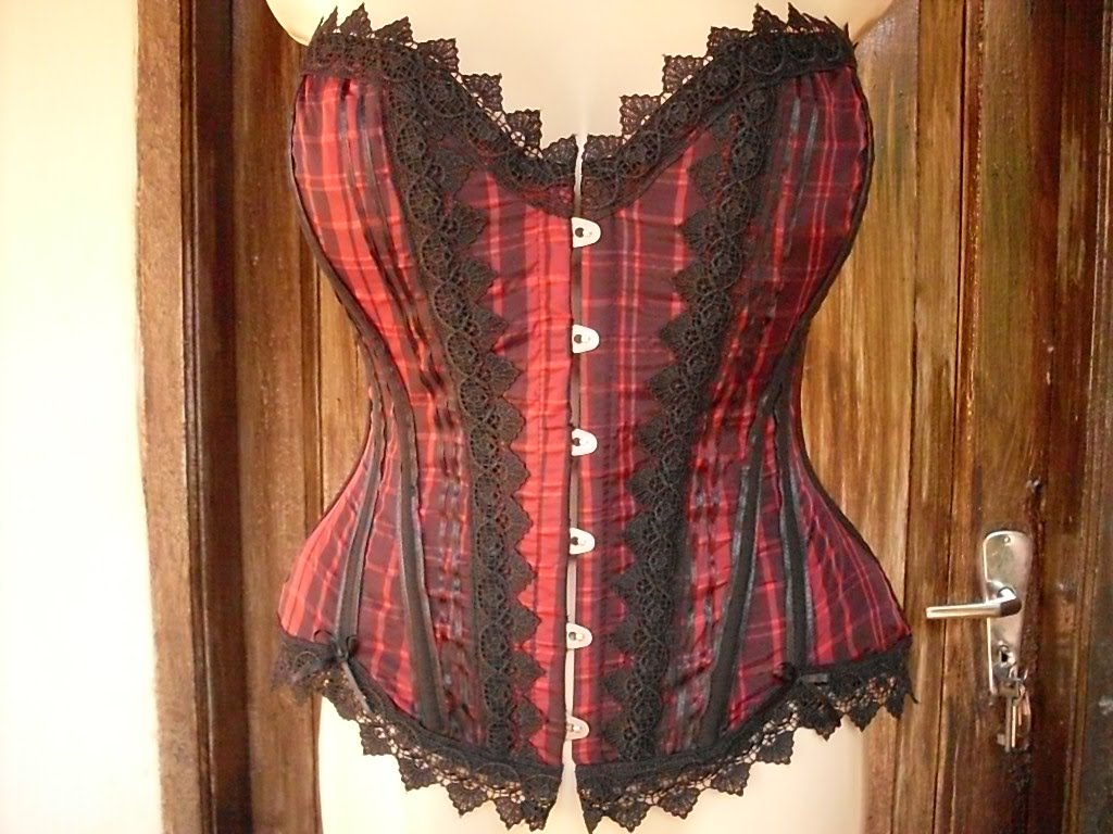 Aradia Vamp Corsets: 2010-04-04