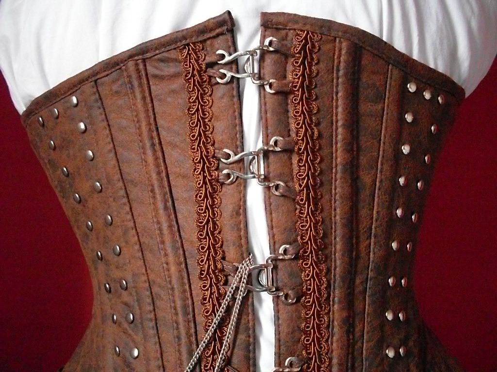 Aradia Vamp Corsets: 2010-04-04