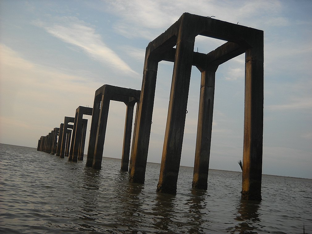 Warisan Tumpat: Tiang Jeti Bijih Besi di Jubakar Pantai, Tumpat, Kelantan.