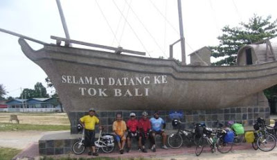 kelantan malaysia travel guide: Tok Bali Fisheman Jetty