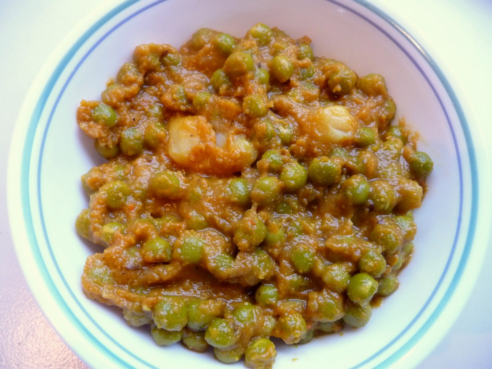 Dil Se..: Aloo Mutter/ Potato Dry Peas Kurma