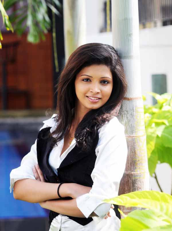 Sri Lankan Actress Model: Hashini Gonagala|Lankan Sexy Dancing Queen Photos