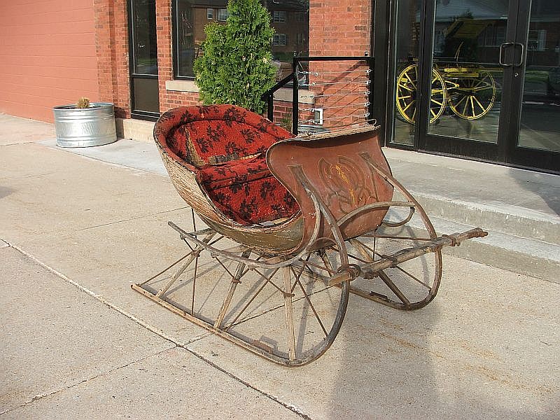 Antique Sleighs: Albany Sleigh #18