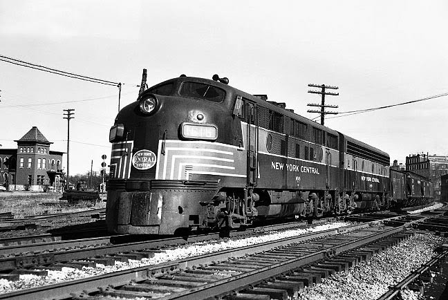 Truncated NYC Freight Unit Lightning Stripes | O Gauge Railroading On ...