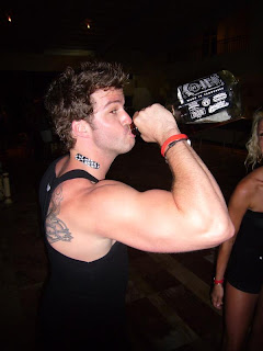 And The Sexy Award Goes To...: Johnny Bananas is Gawwwwgeous