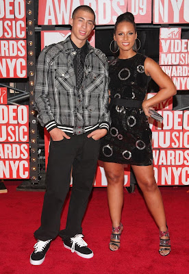 Kani Ladies Fashion Blog - All a girl needs to know