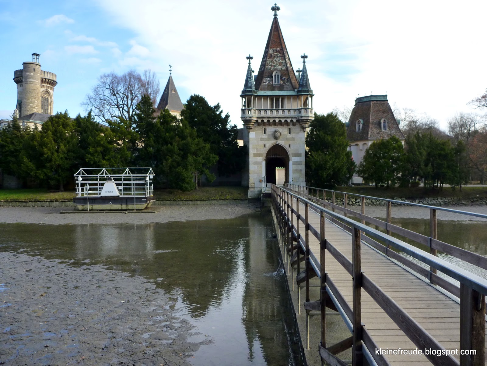 Schlosspark Laxenburg: Unterwegs zur Franzensburg