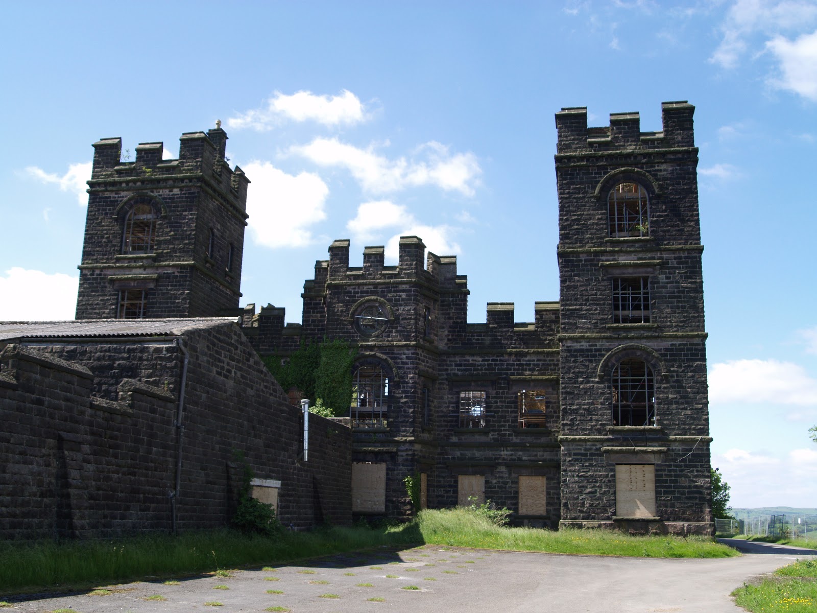 Paranormal Places UK: IS SMEDLEY'S GOTHIC FOLLY HAUNTED - Riber Castle ...