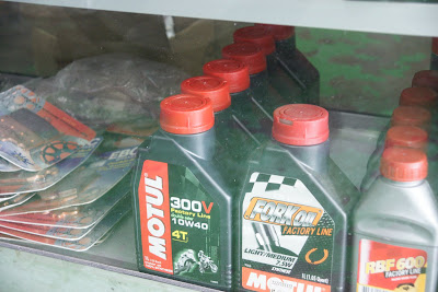 300kmj.blogspot.com: Motul 300V vs Mobil 1 Racing 4T