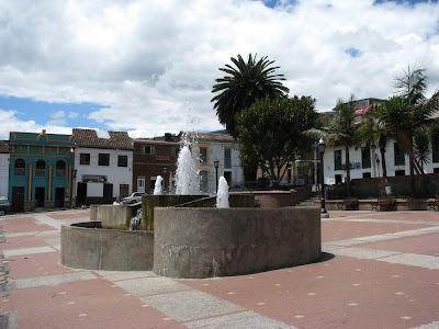 EN MOTO POR COLOMBIA: RUTA CHIPAQUE, UNE Y CÁQUEZA