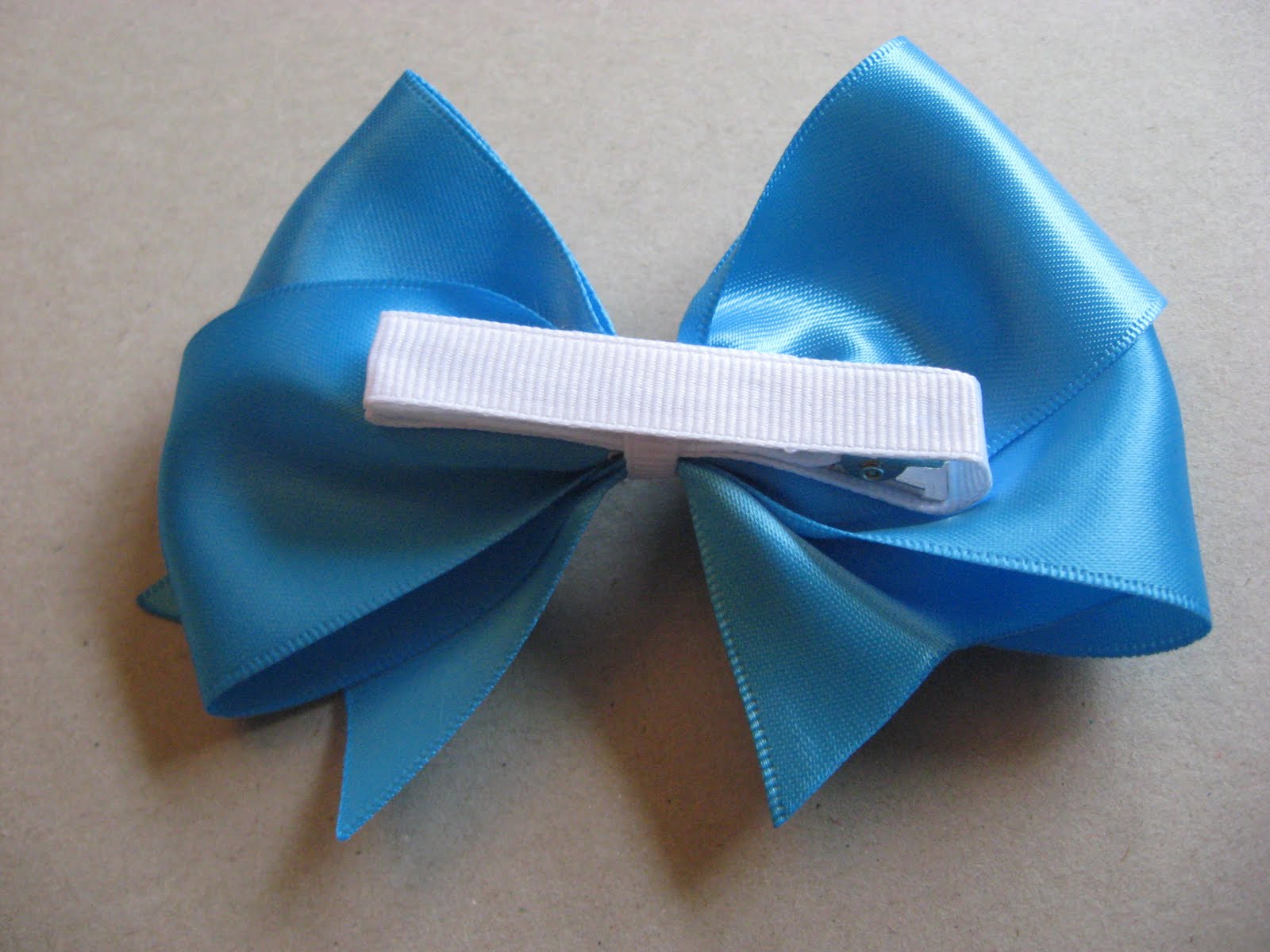 Pretty Ditty Hair Bows: Orange or Blue - These bows are perfect for you!