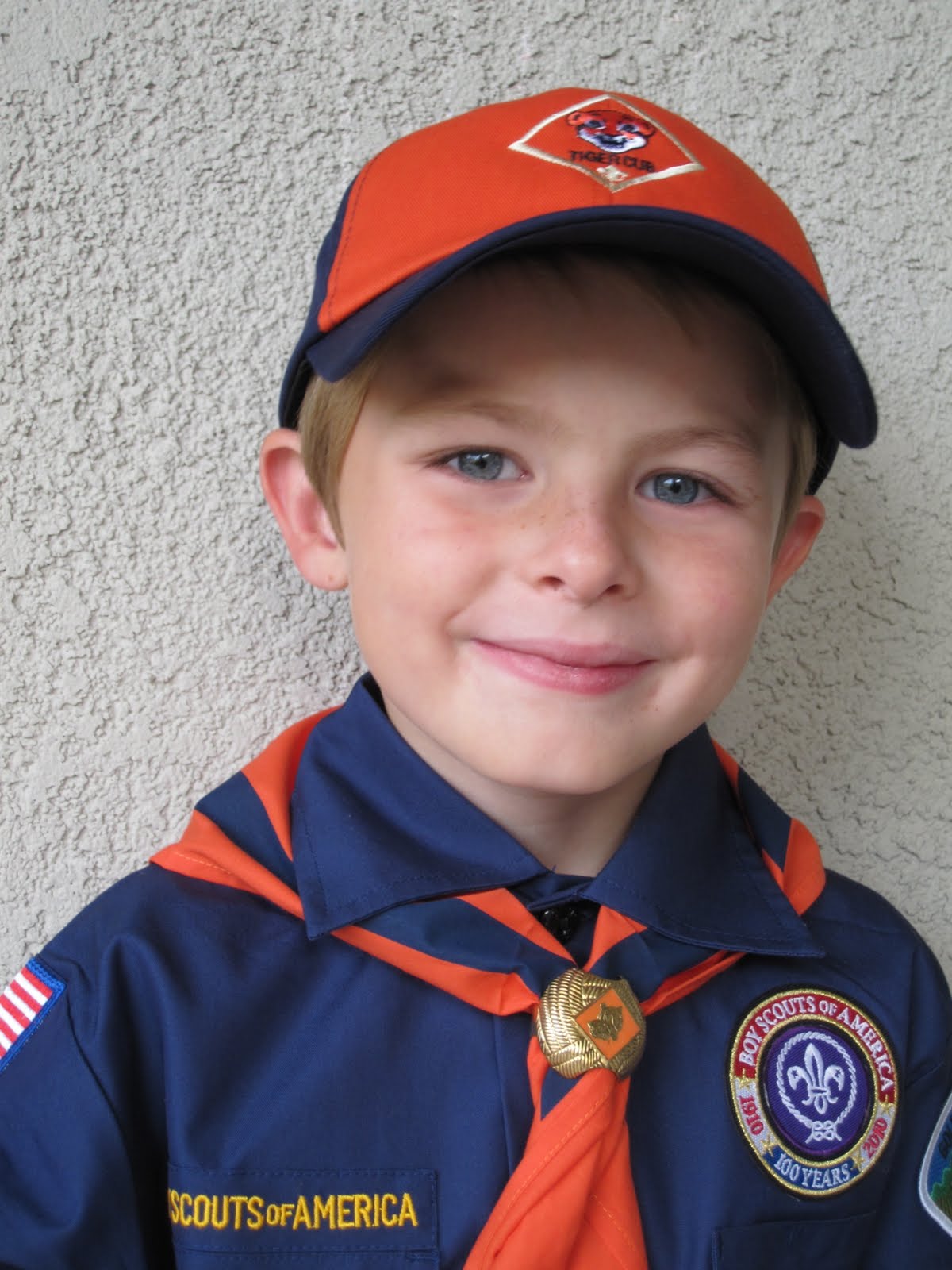 Enjoying Life With 4 Kids: Carson's 1st Cub Scout Meeting