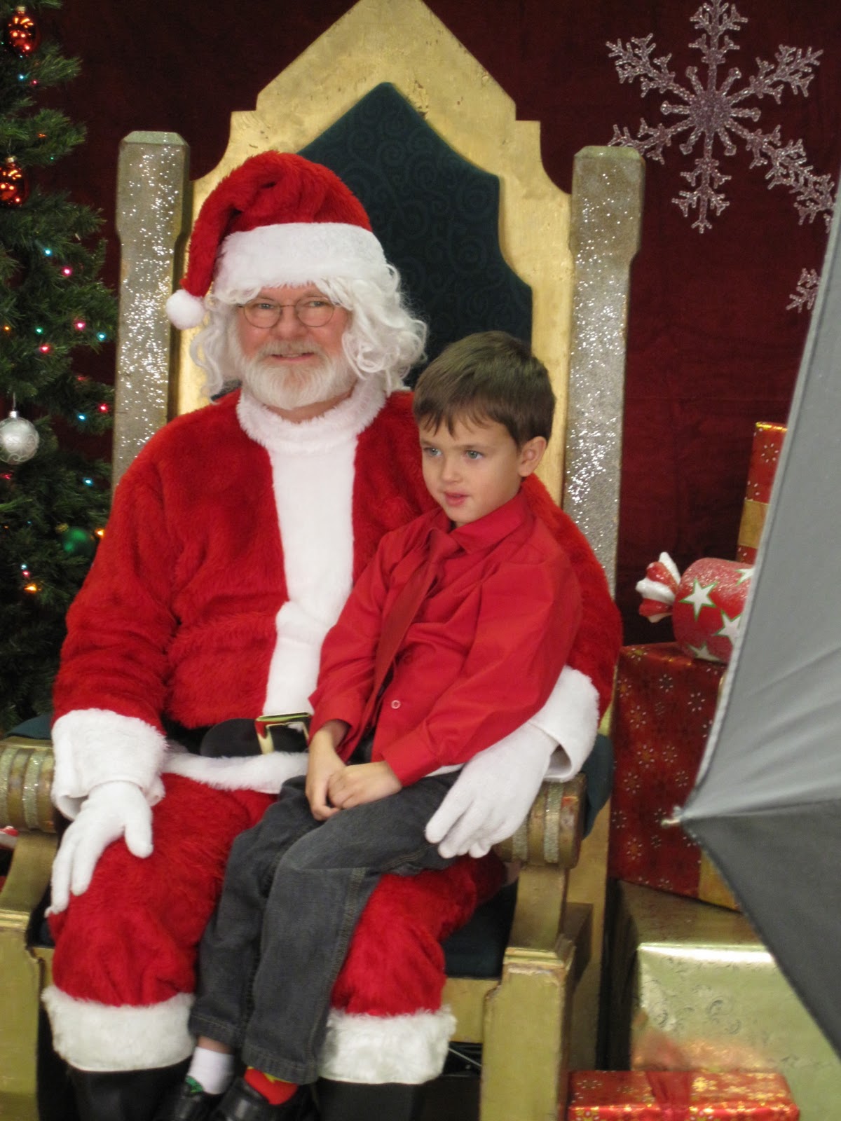 Enjoying Life With 4 Kids: Seeing Santa