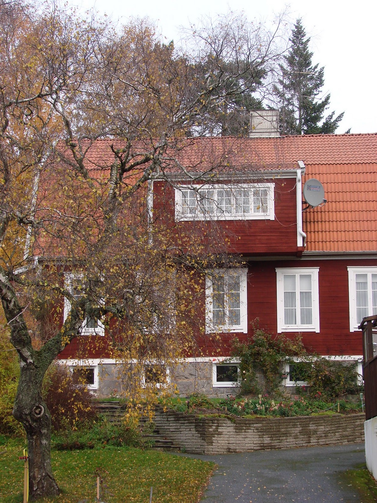 Med ögon känsliga för blått: Veckans hus - rött hus med vita knutar