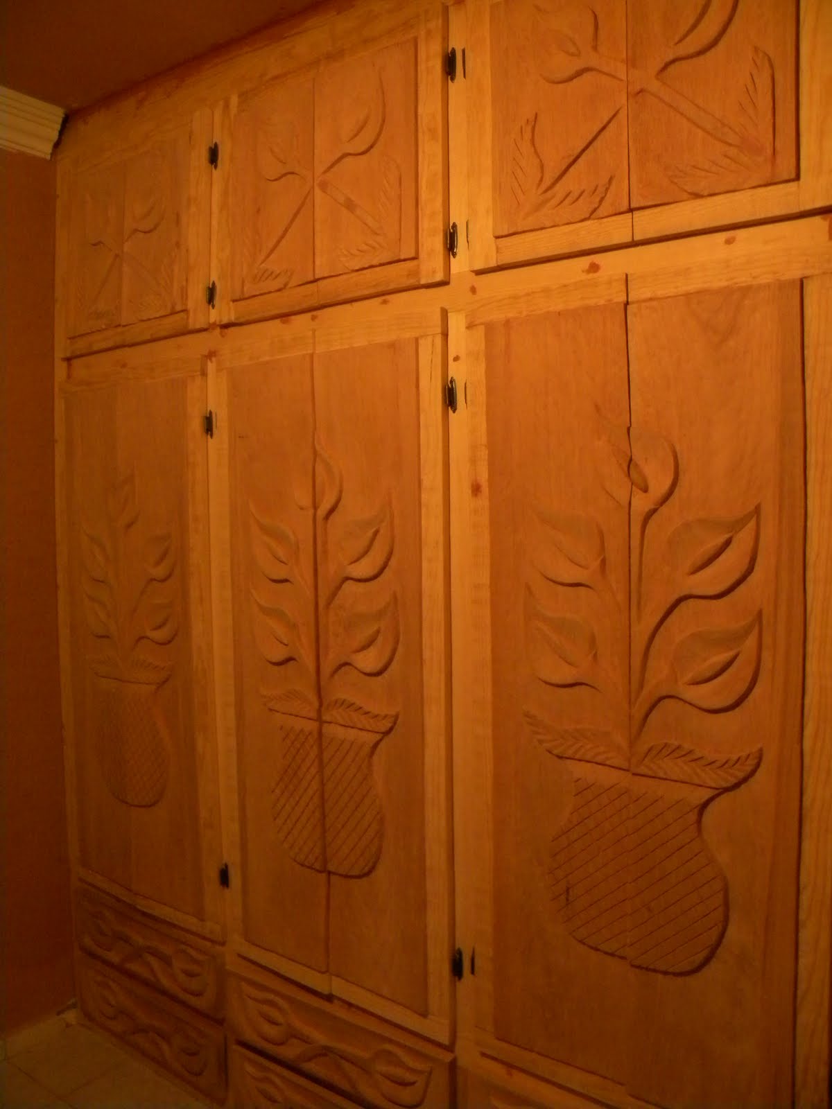 a mano tallados de madera: closset flor