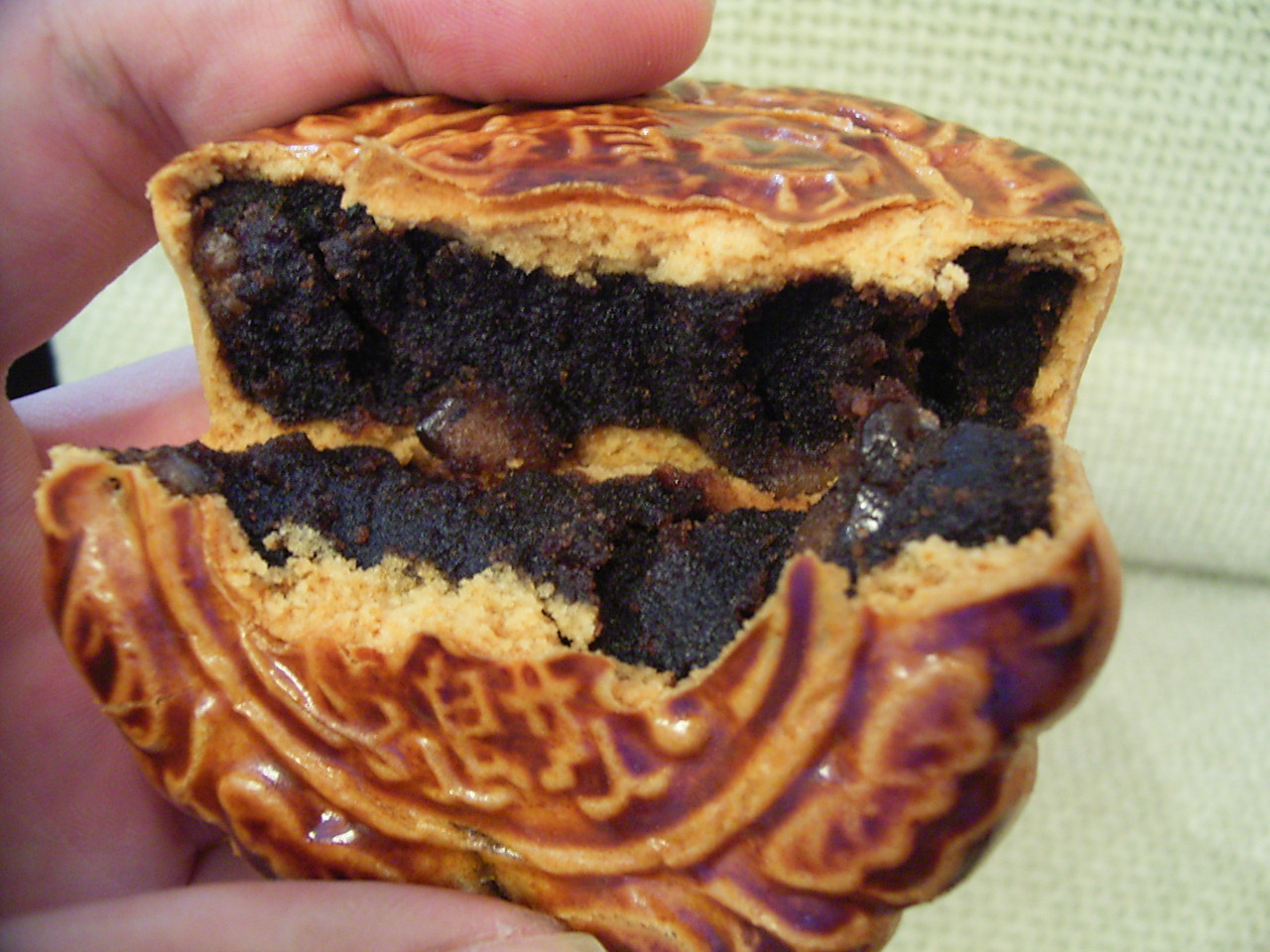 English & Japanese Blog ブログ: Fake moon cake 月餅？