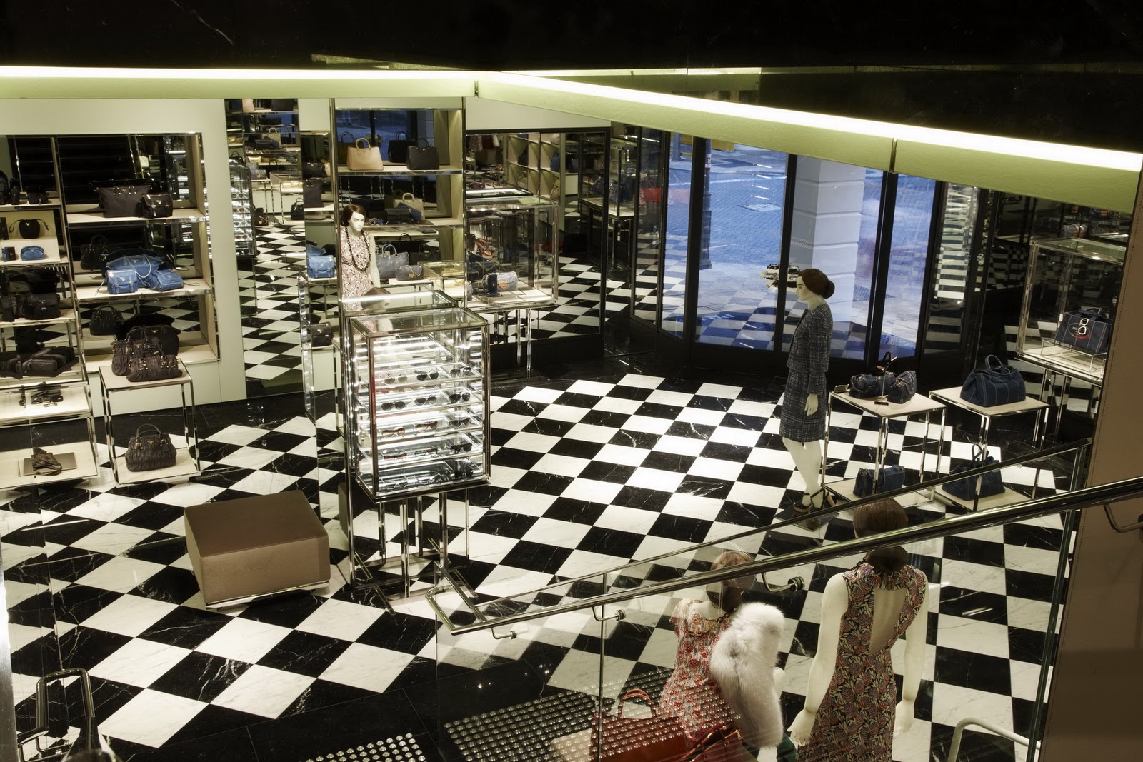 7TH MAN MAGAZINE - THE MENSWEAR FASHION BLOG: Prada opens its first ...