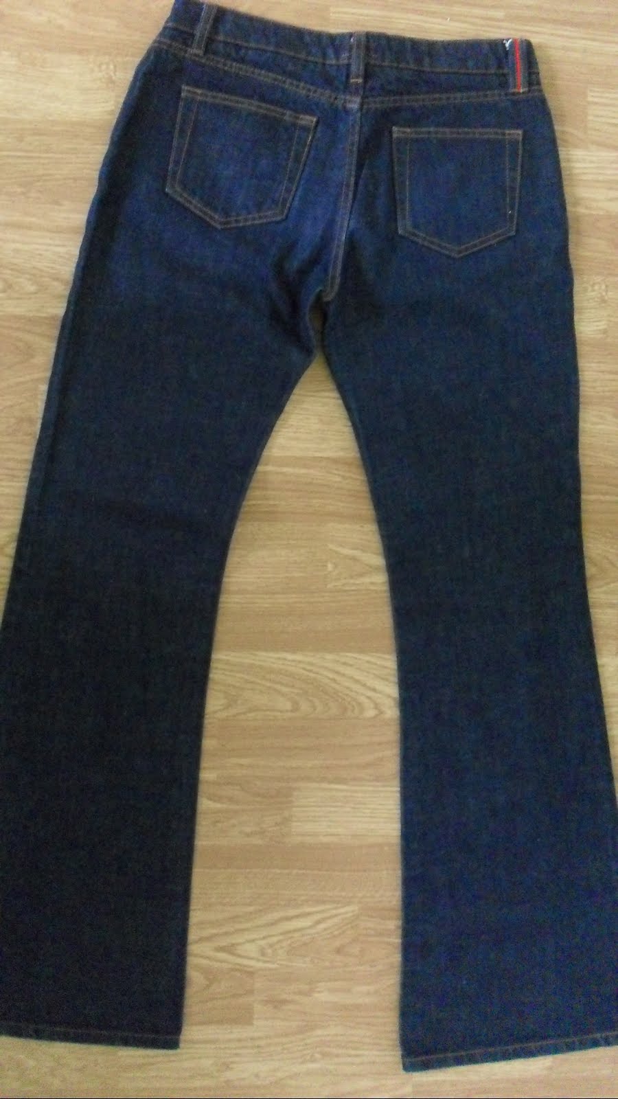 Eleganţa înseamnă atitudine şi vestimentaţie: Blugi HUGO BOSS