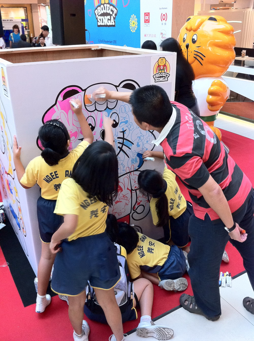 Sir Fong: Totto meets Singa the Courtesy Lion at Funan IT Mall