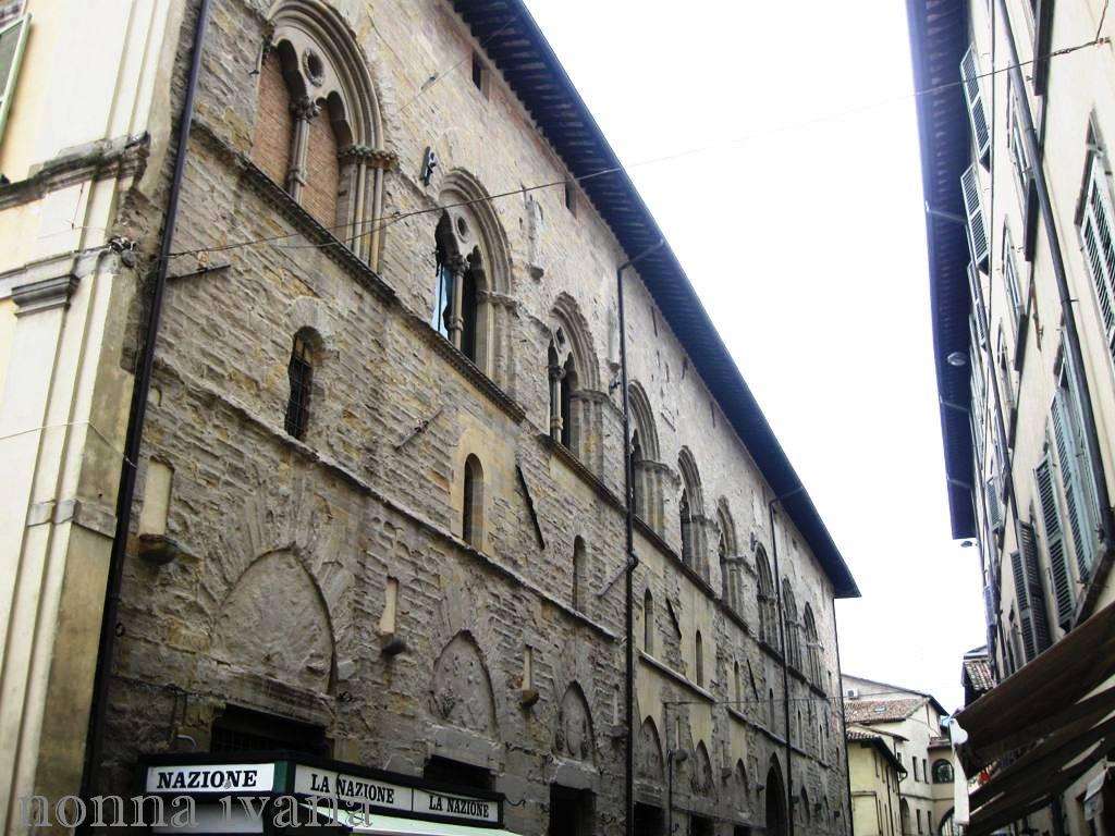 CITTA' di CASTELLO /Perugia ...palazzi, vie, piazze....PARTE 3.