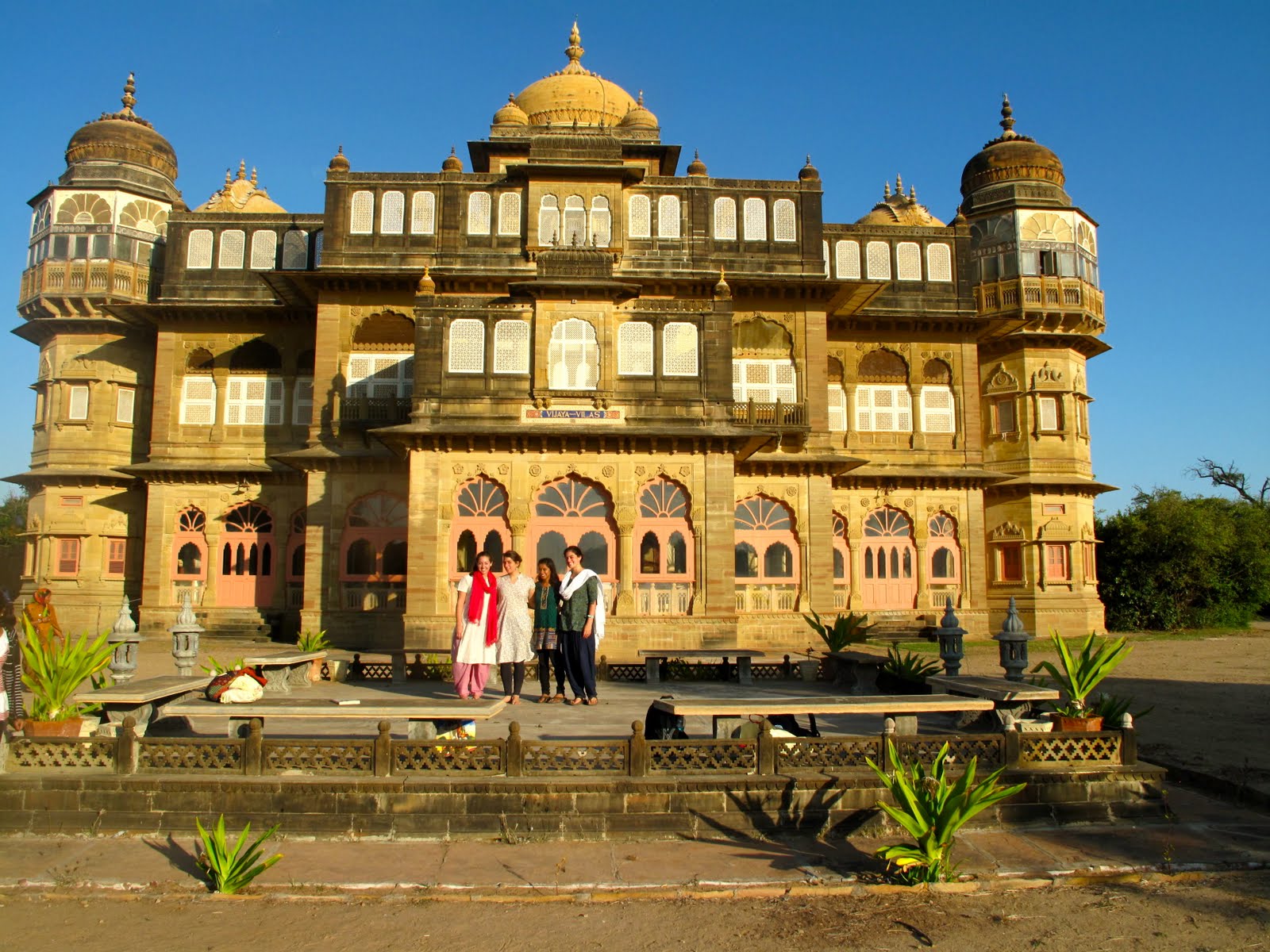 Mishegas in Mumbai: Bhujji Wonderland