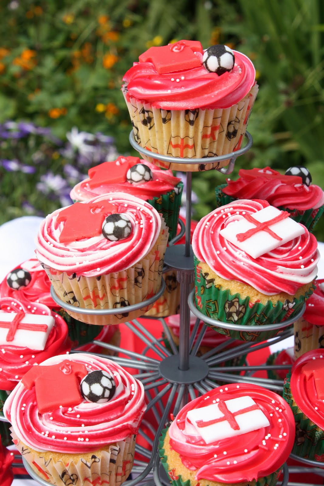 Heaven is a Cupcake: England World Cup Cupcakes