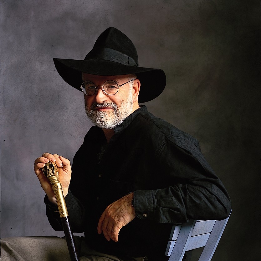 Terry pratchett | Viaje alrededor de una mesa