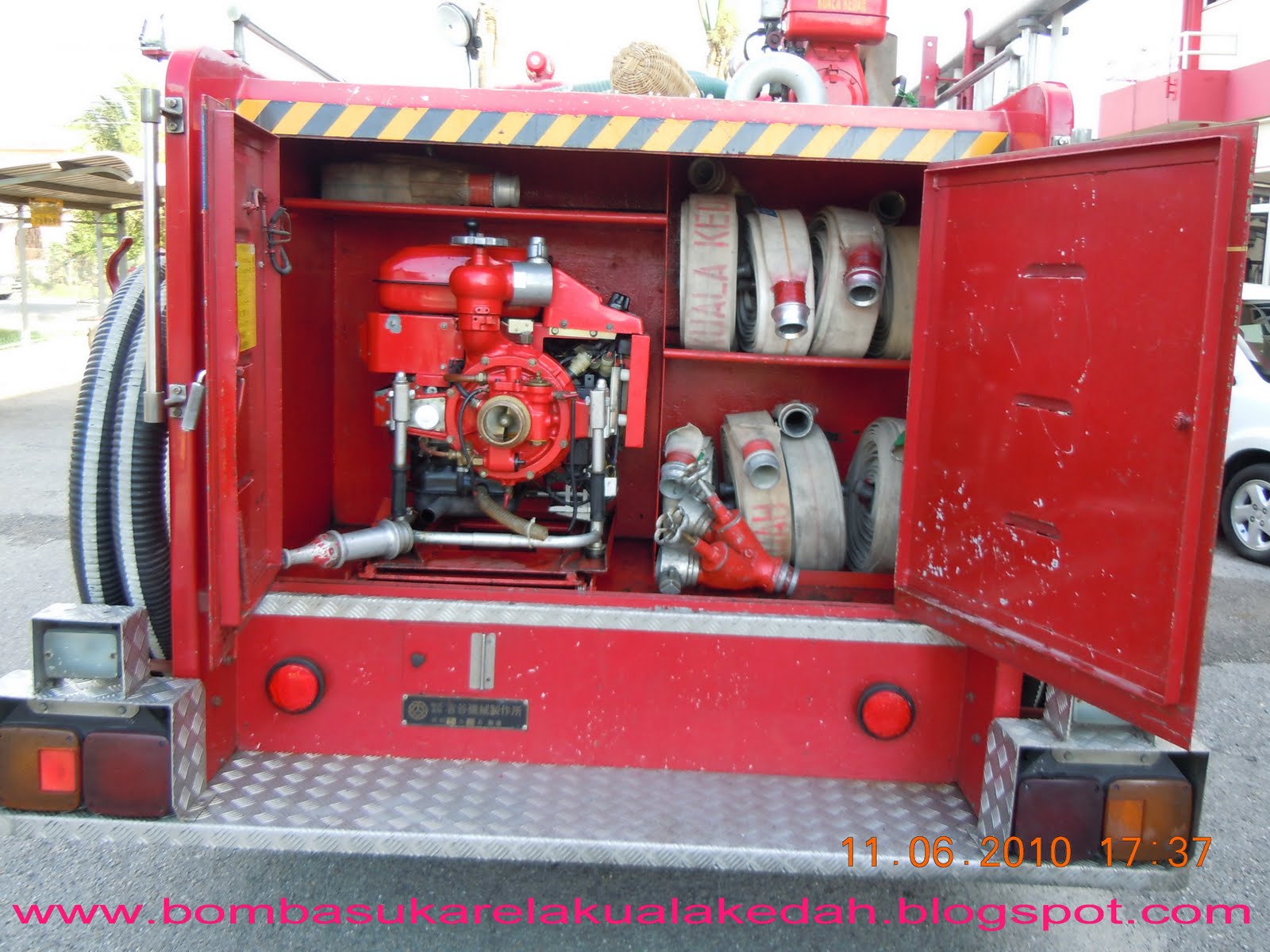 Bomba Sukarela Kuala Kedah: 我们的消防车/Jentera Bomba Kami/Our Fire-Engines.