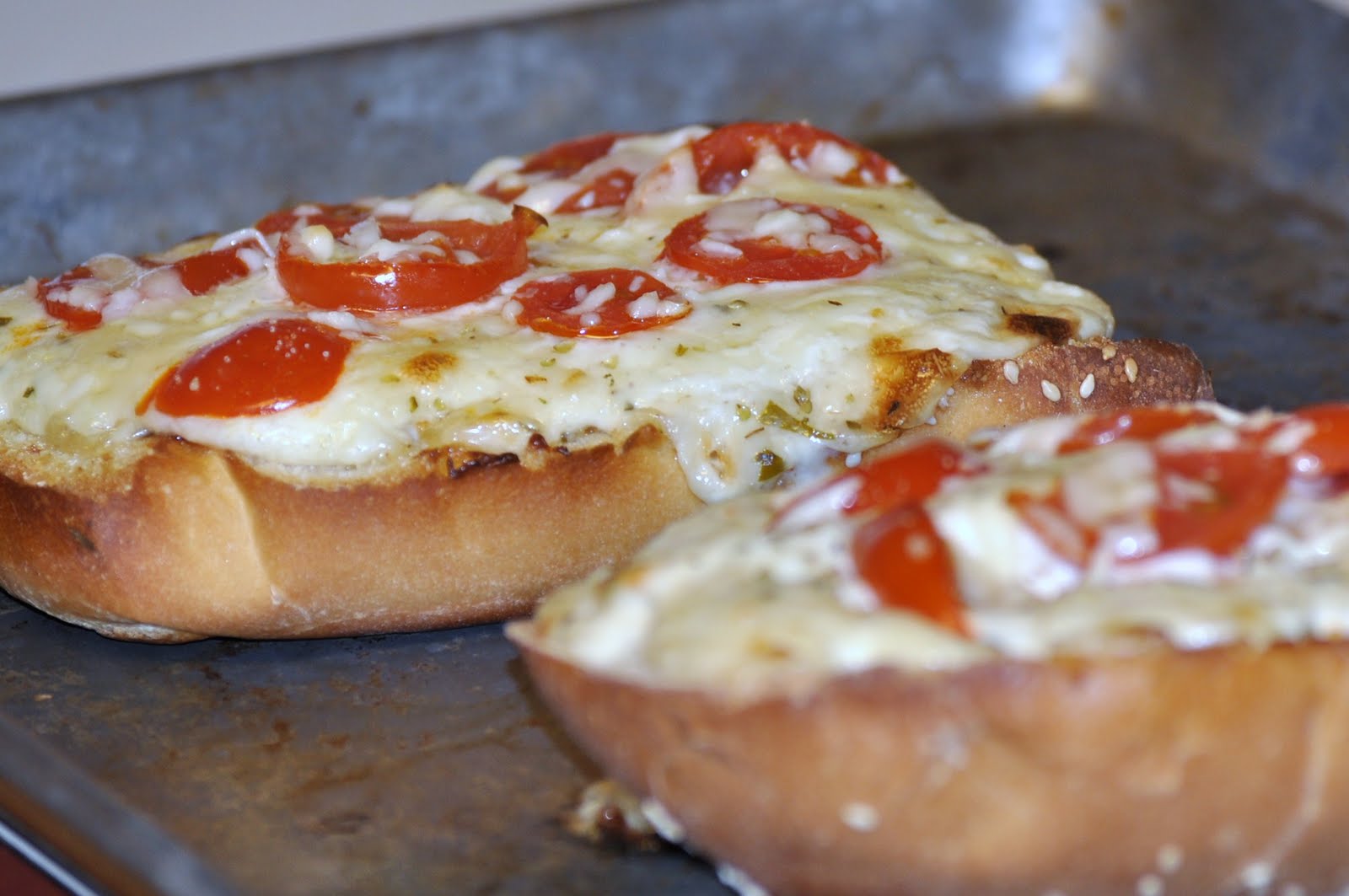 olive gypsy: Cherry Tomato Basil Bread