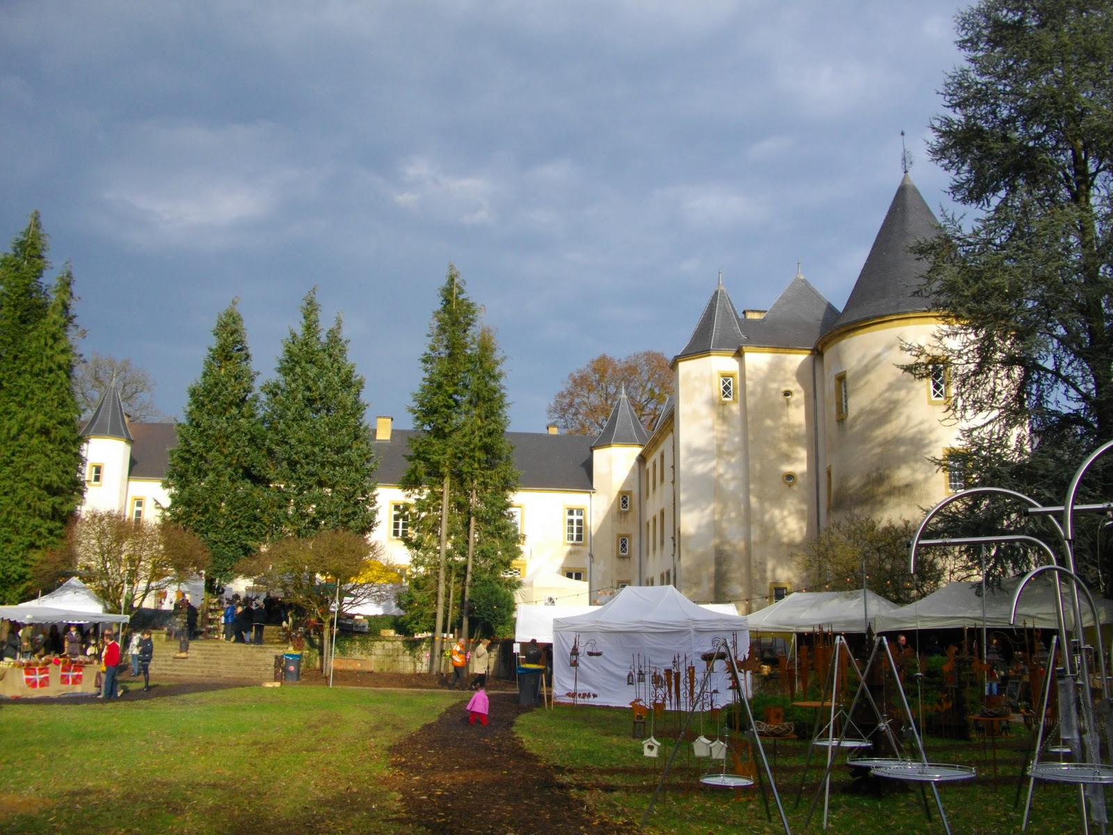 Photos from 2010 Christmas decorations expo - Sanem Castle (part 2 ...