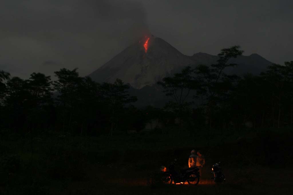 ARTKIMIANTO BLOG: LUKISAN TENTANG GUNUNG MERAPI