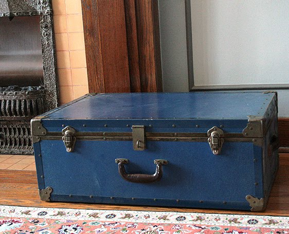 Lady Jane's Treasure Trove: ****SOLD**** Vintage blue trunk: $60
