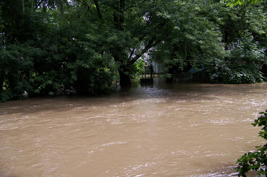 Racine Post: Flood photos from Island Park ...