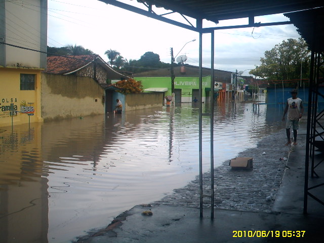 Para Além da Geografia ...: Chuva Forte em Atalaia - AL