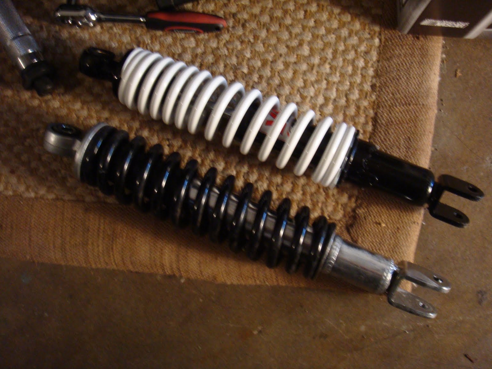 96 mpg on a Vino 125: DIY Tutorial - YSS Rear Adustable Shock Installation