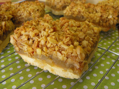 Brenda's recipe collection: Apple Crumble Slice