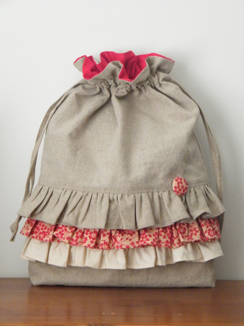 Hoo are you lookin' at?: I love a pretty bag with so many uses!