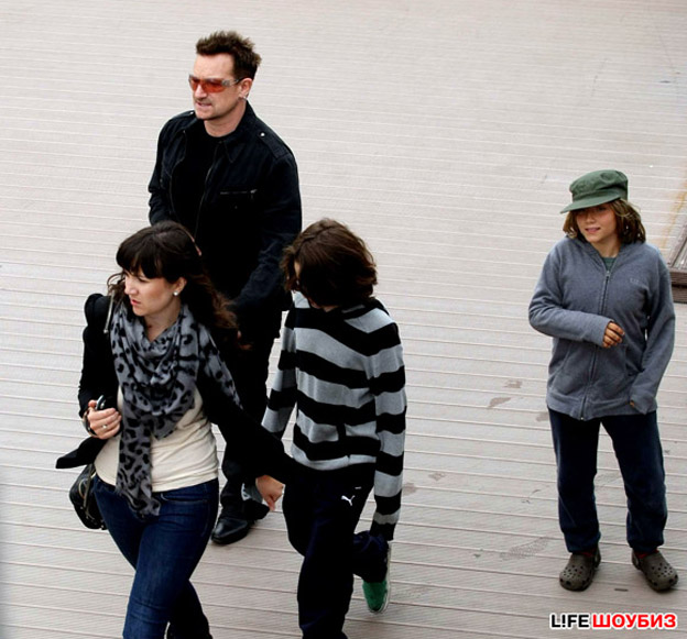 U2 Argentina: Bono, Ali y sus dos hijos de turismo por Moscú